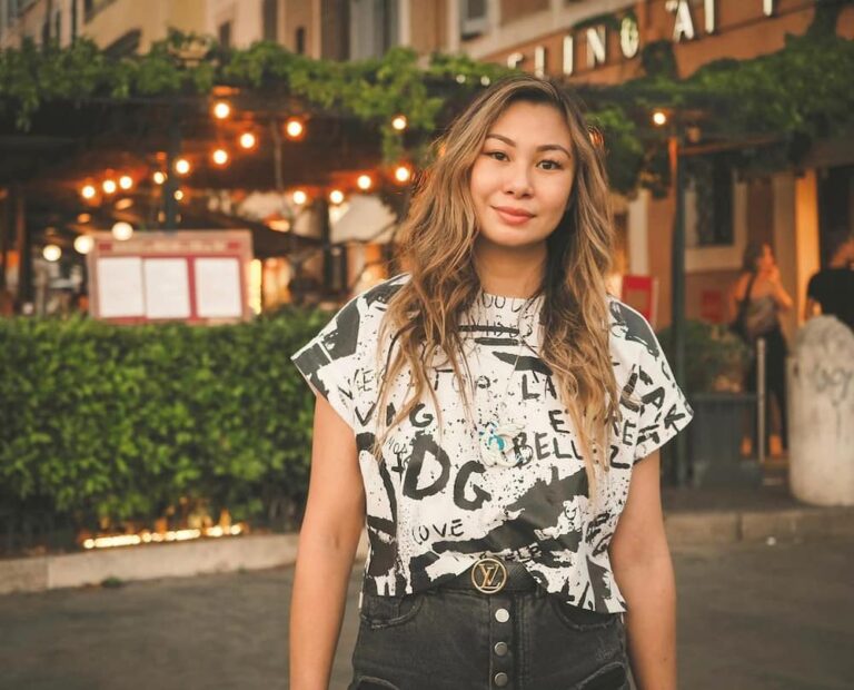 ណែនាំមហាសេដ្ឋីវ័យក្មេងបំផុតមួយរូប កើបទ្រព្យសម្បត្តិពីបាតដៃទទេ ...