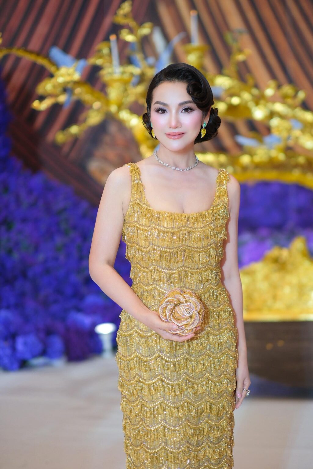 លោកស្រី ឆាយ លក្ខិណា បង្ហាញរូបសម្រស់ដ៏អស្ចារ្យក្នុងឈុតពណ៌មាស