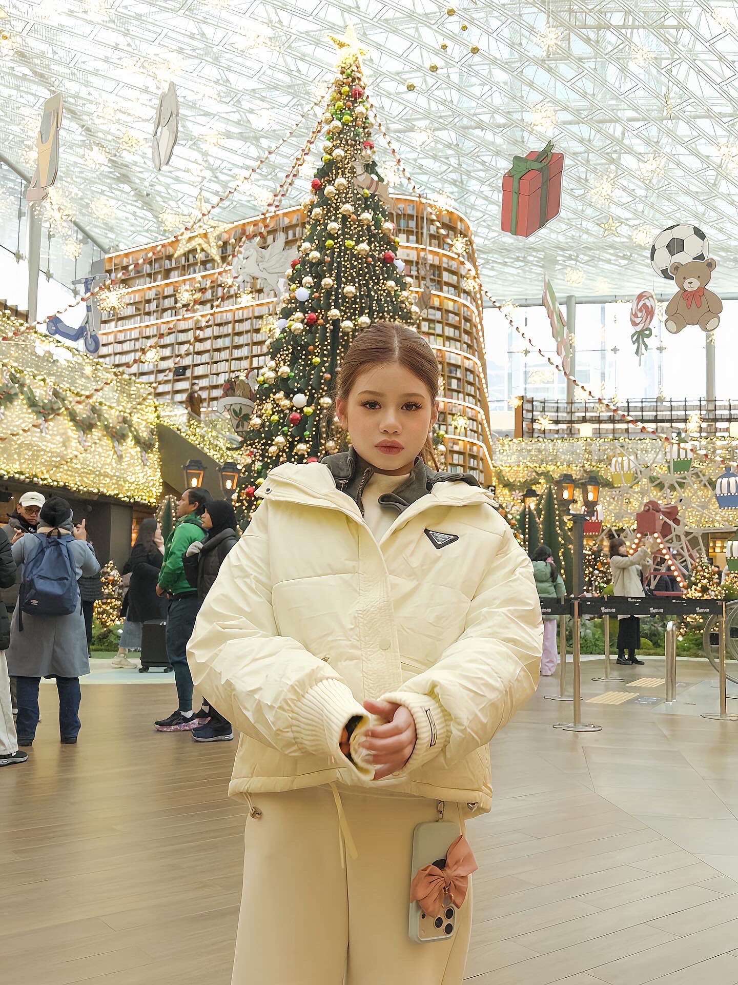 កូនស្រីពៅអ្នកឧកញ៉ា ហុង ពីវ Ruby កាន់តែធំ និងអភិវឌ្ឍន៍ចំណេះ